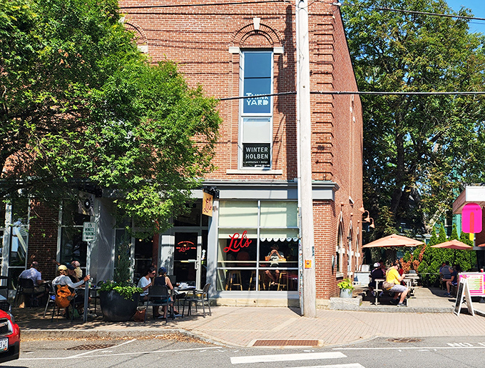 Lil's Cafe: Big flavors in a small package. It's the 'fun size' candy bar of the restaurant world!