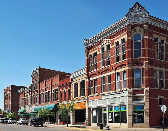 Winona: Mississippi meets masterpieces! This river town's got more culture than a year-old yogurt, and it's twice as delightful.