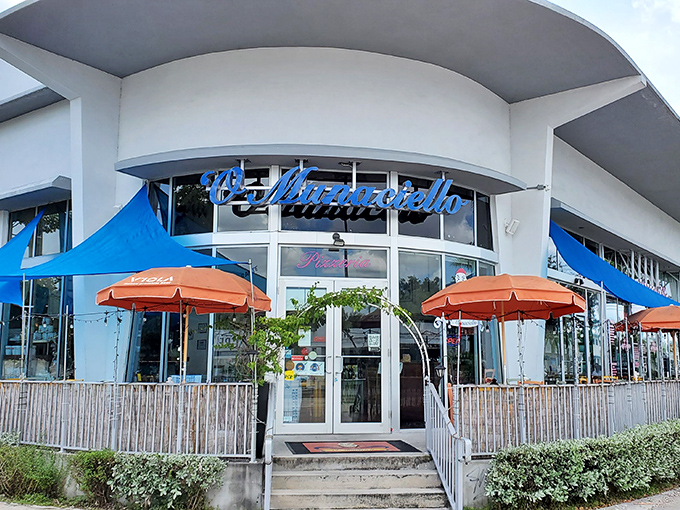 Pizza poetry in motion! Step inside 'O Munaciello and watch pizza dreams come true. It's like a Fellini film, but tastier!