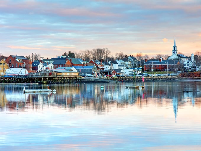 Wiscasset: The "Prettiest Village in Maine" lives up to its name. Picturesque doesn't even begin to cover it.