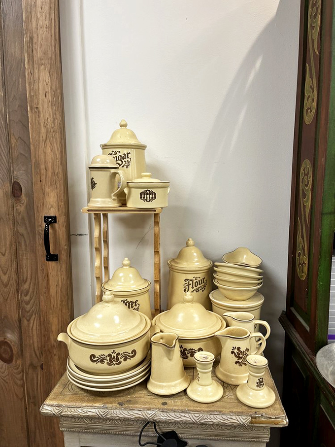 Pfaltzgraff perfection! These 1960s gems are ready to host your next Mad Men-themed dinner party.