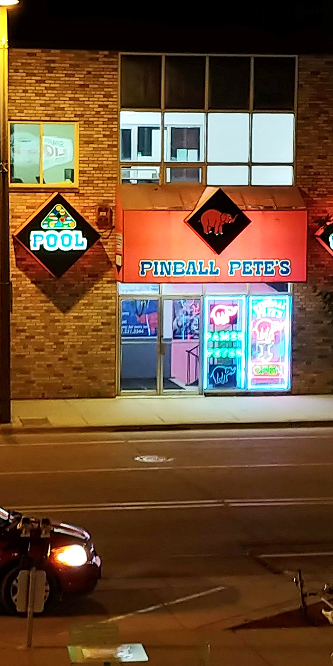 When the sun goes down, Pinball Pete's lights up. It's like Vegas for the Pac-Man generation!