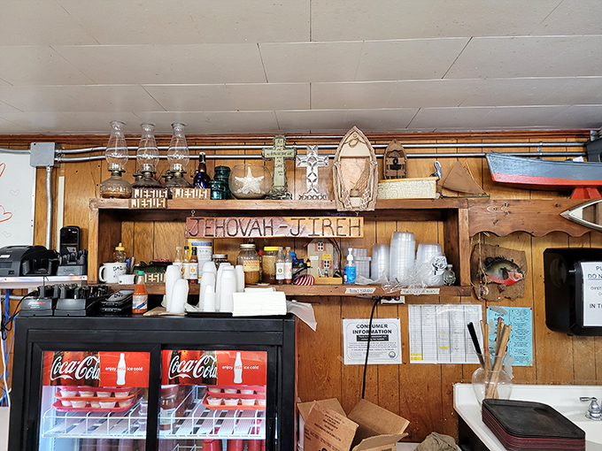 Part general store, part seafood shrine. This decor is a charming mishmatch that screams "authentic" louder than a foghorn.
