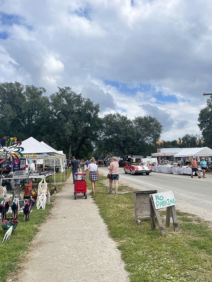 Flea market boulevard: where window shopping meets treasure hunting, and every step's an adventure.