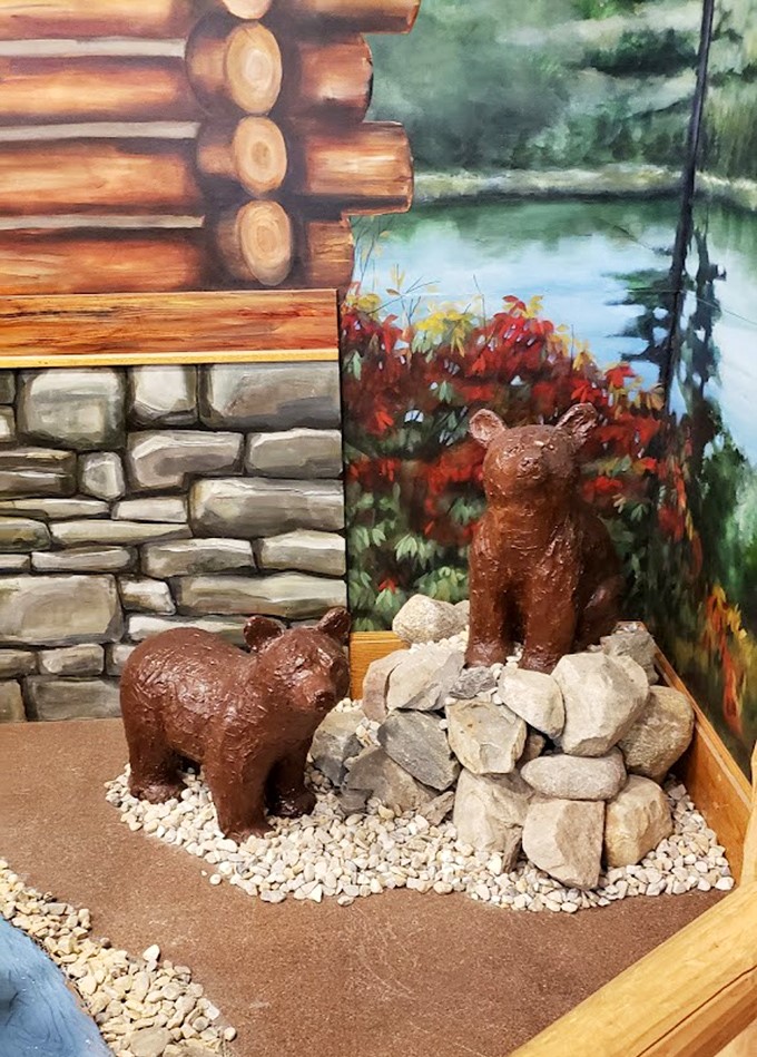 These chocolate cubs are beary cute! Warning: may cause spontaneous "awws" and sudden cravings for forest-themed sweets.