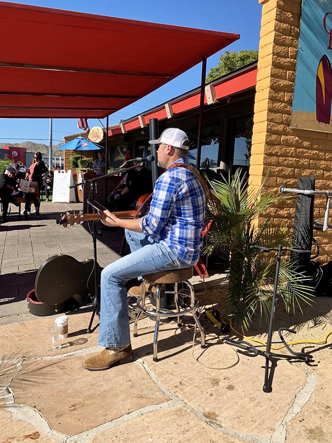 Live music and good eats? It's like your ears and taste buds are having their own little fiesta.