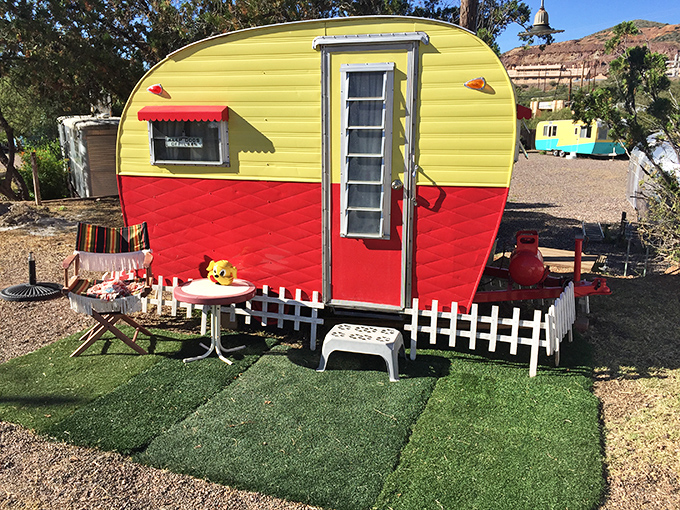 Good things come in small packages! This pint-sized trailer packs more charm per square inch than a puppy in a bowtie. It's the tiny house trend, 1950s edition.