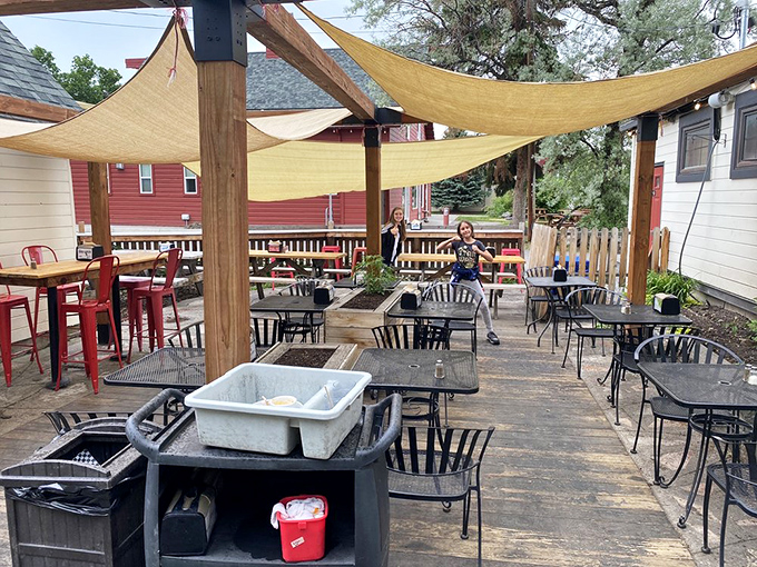 Al fresco dining, Montana style. The fresh air makes the chicken taste even better &ndash; if that's even possible!