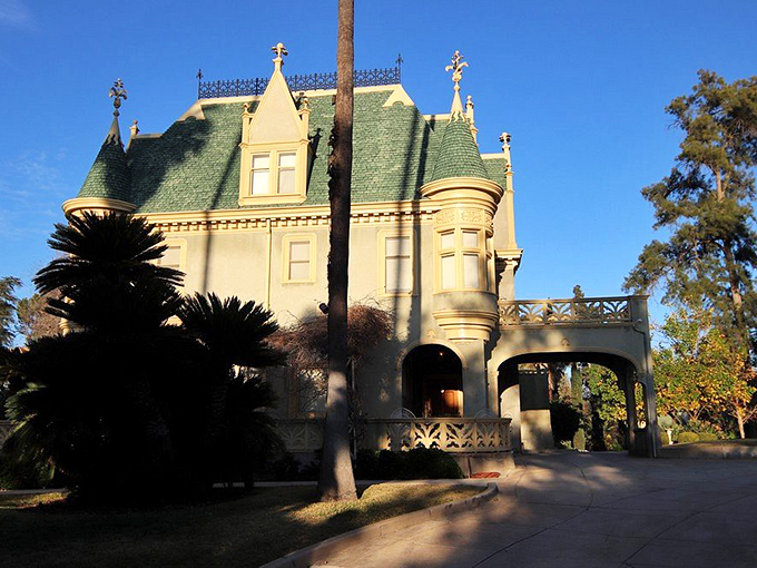 Golden hour goals! The setting sun paints the mansion in a warm glow, proving that even historic homes know how to work their best angles.
