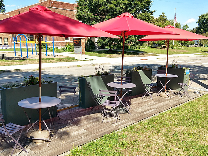 Who says you can't have your chocolate and eat it too? These outdoor seats are perfect for savoring your treats while soaking up some Minnesota sunshine.