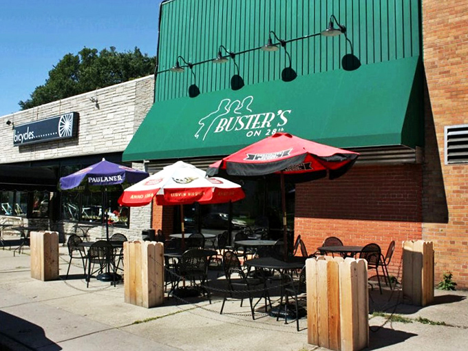 Sunshine, good food, and fresh air &ndash; it's like a picnic, but with better seating and no ants!