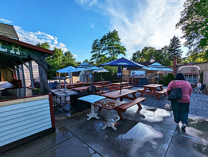 Al fresco feast! The outdoor seating area is perfect for those who like their meals with a side of fresh air and sunshine.
