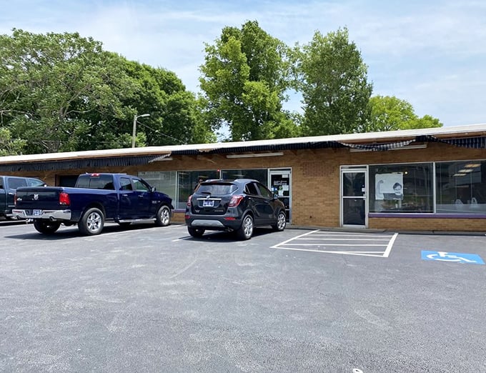 Parking lot packed tighter than my suitcase before vacation. A sure sign of deliciousness within.
