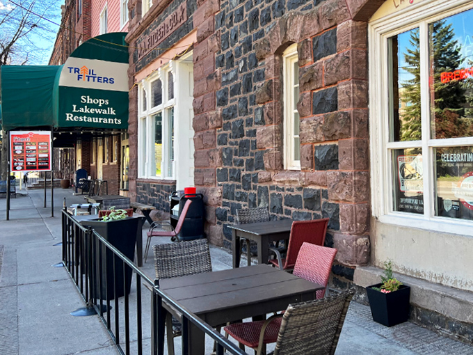 Alfresco dining with a side of people-watching. The perfect recipe for a lazy afternoon!