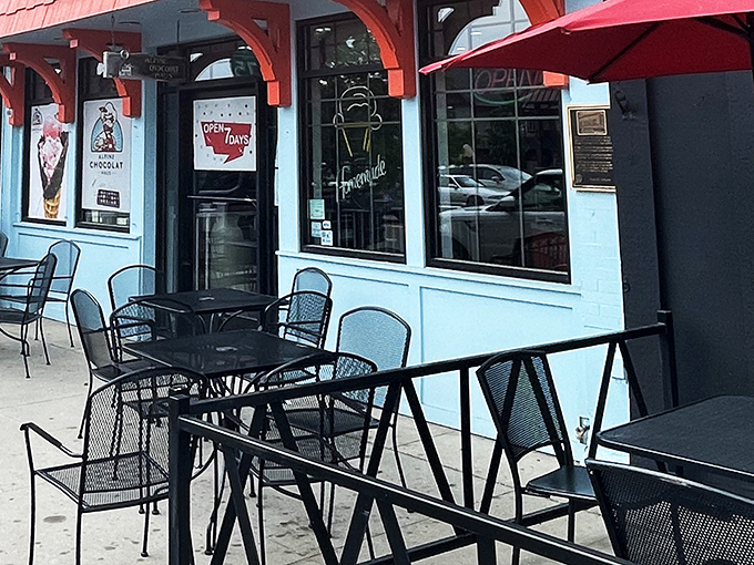 Al fresco chocolate tasting? Don't mind if I do! This patio is perfect for people-watching and treat-savoring.