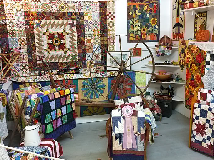 Quilts that tell tales! These fabric masterpieces are like wearable history books, minus the awkward page-turning.