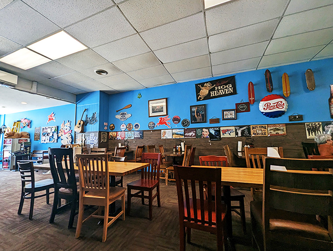 A sea of mismatched chairs and tables that somehow work perfectly together. It's like the Island of Misfit Furniture, but with delicious aromas.