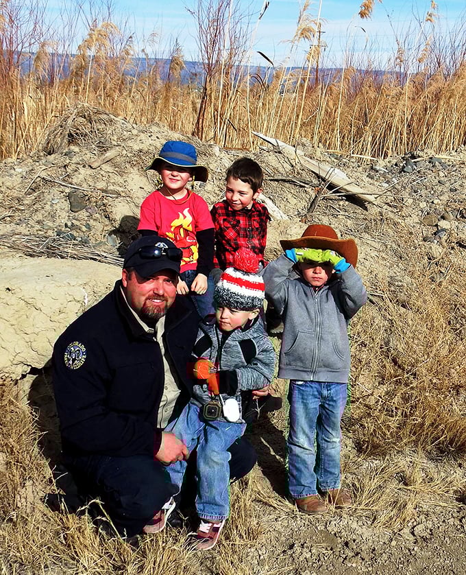 Family fun, al fresco: This group is living their best outdoor life. It's like a Norman Rockwell painting, but with more sunscreen and fewer bowties.