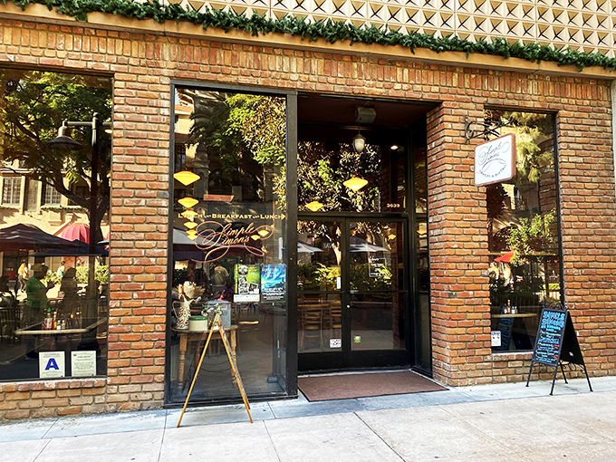 Simple Simon's Bakery & Bistro: Riverside's breakfast charmer! This brick-faced beauty proves that sometimes, the simple things in life are the sweetest.