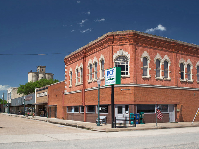 In Clifton, the Vikings landed and decided to stay. This charming downtown is where Norse meets horse, and the result is pure Texas magic.