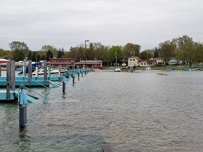 Lakeside Marblehead's marina: A boater's dream come true. It's like a yacht club, but with more friendly waves and less snooty attitudes.