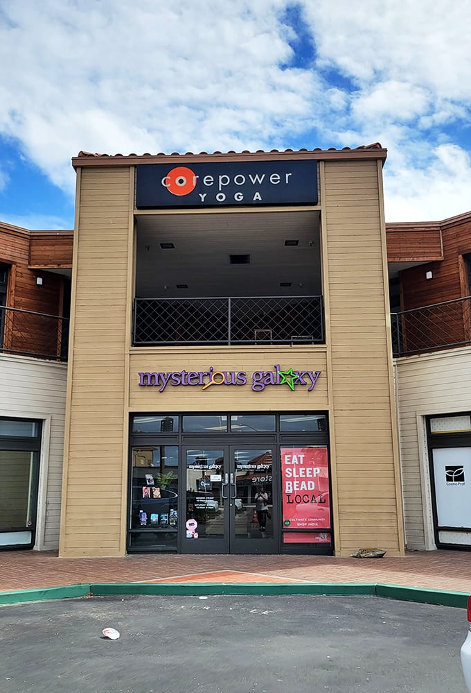 To boldly read where no one has read before! Mysterious Galaxy: San Diego's wormhole to literary worlds unknown.