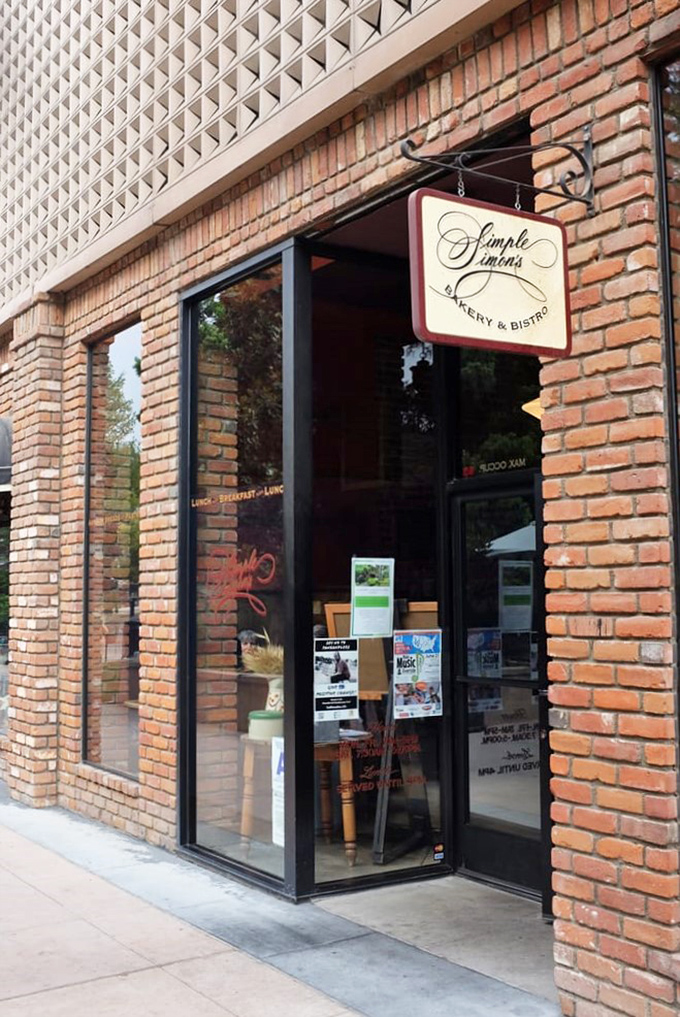 Where breakfast meets Main Street USA! Simple Simon's quaint exterior promises morning meals that are anything but ordinary.