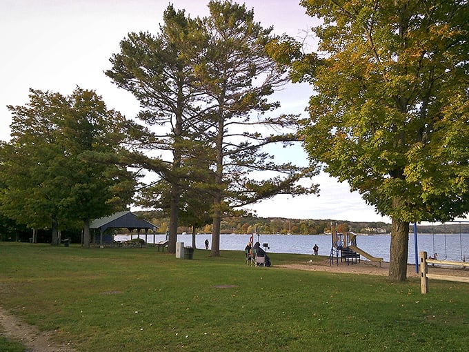 Suttons Bay's waterfront wonder! With views this good, even the fish are jealous.