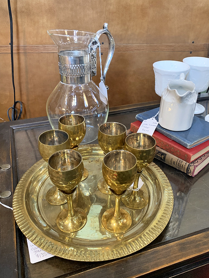 Golden goblets fit for a medieval feast or your next Game of Thrones viewing party. Toasting never looked so regal!