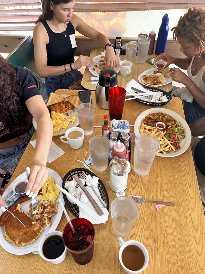 A feast for the eyes and the stomach! This spread of diner delights is enough to make anyone jump out of bed in the morning.