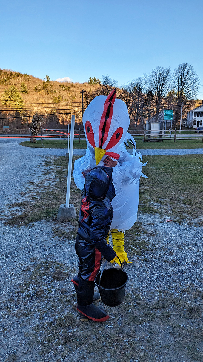 Where flea market meets fall festival: Pumpkins, tents, and treasures galore &ndash; it's a autumn adventure in the making!