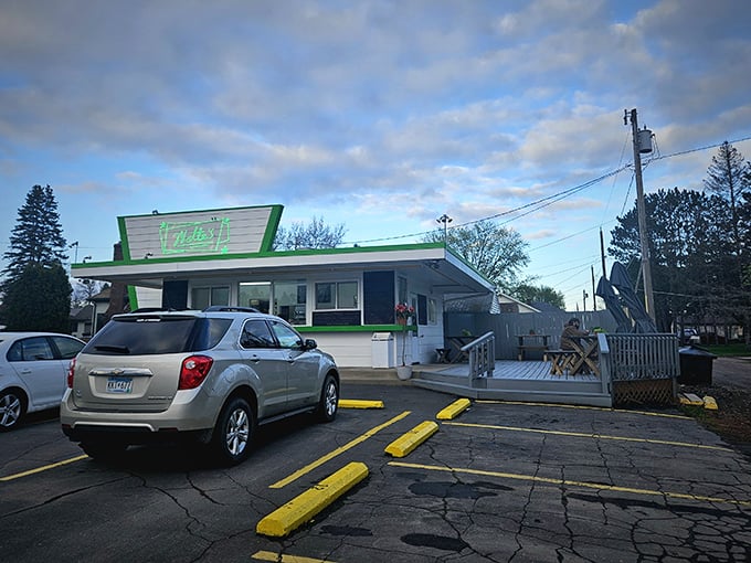 Nette's Diner: Where retro charm meets modern appetite. This classic eatery promises comfort food that'll transport you back to the good ol' days &ndash; stretchy pants recommended.