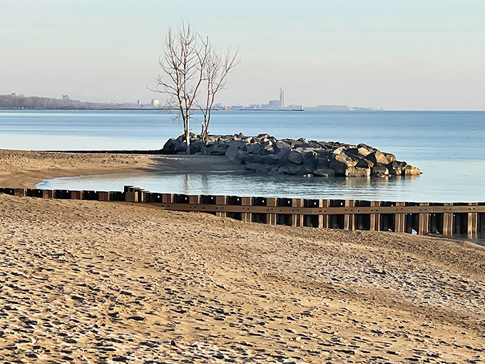 Sandy toes and salty dreams! This slice of beach heaven proves you don't need an ocean to find your perfect shoreline escape.