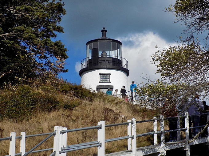 Autumn pilgrimage: Leaf-peepers and lighthouse lovers unite! Owls Head offers a two-for-one deal on quintessential Maine experiences.