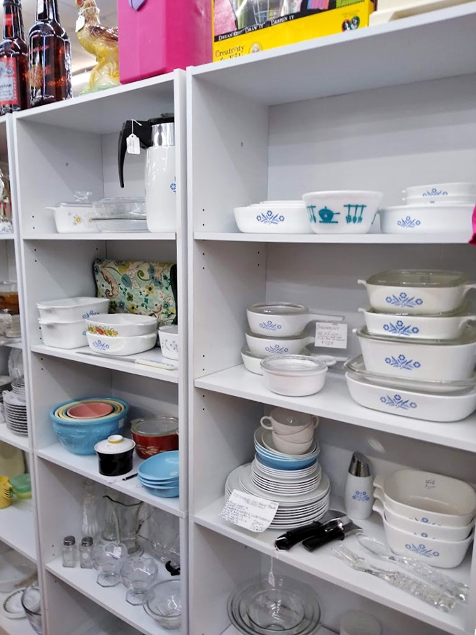 Corningware couture! These vintage vessels aren't just kitchen staples, they're a dash of mid-century charm for your culinary adventures.