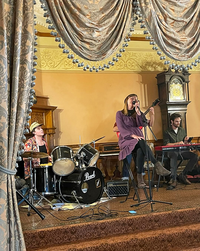 Who says history can't rock? This modern band is bringing new life to old walls. It's like 'MTV Unplugged' meets 'Antiques Roadshow.