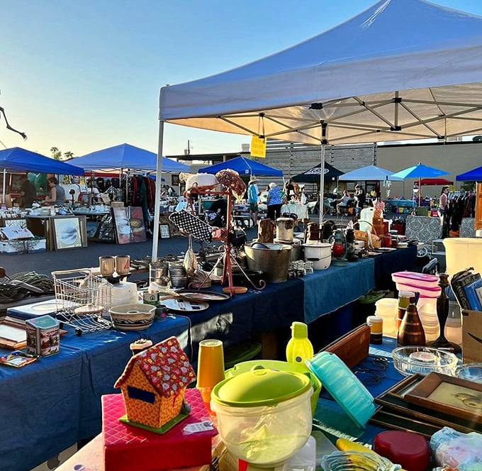 Sundown brings out the bargain hunters! This outdoor bazaar is where vintage meets value under the Arizona sky.