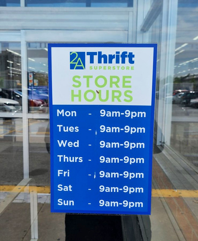 Time is money, and these hours are golden! Open 12 hours a day, 7 days a week &ndash; it's like Vegas for the frugal set.