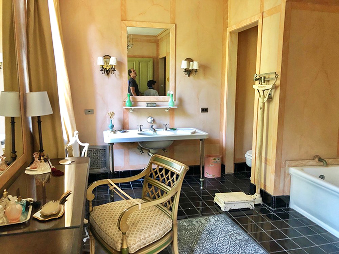 A bathroom fit for royalty &ndash; or anyone who enjoys a good soak with a side of luxury.