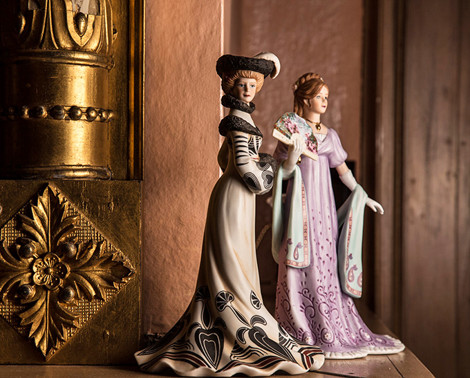 Step right up to a museum-worthy display! Circus memorabilia brings the Ringling legacy to life, no admission ticket required.