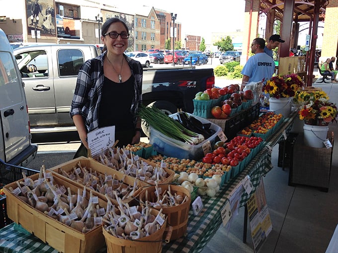 Farm-fresh flavors and friendly faces! This market is where veggies are practically celebrities and every purchase feels like a win for local agriculture.