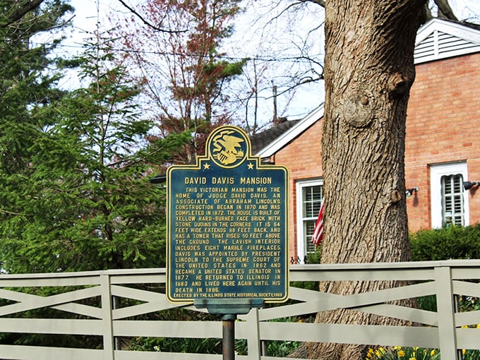 History's Cliffs Notes, Victorian edition. This marker spills the tea on the Davis family drama - no gossip magazine subscription required!