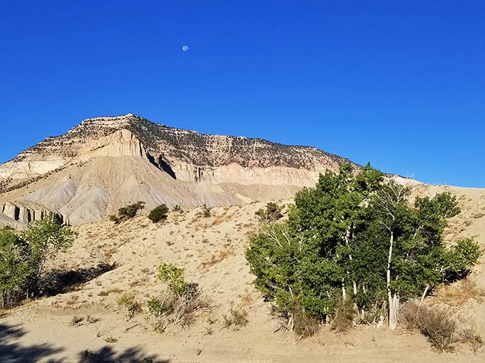 Moon over the mountain: Where 'over the moon' takes on a whole new meaning. Stargazers, your dream date night awaits!