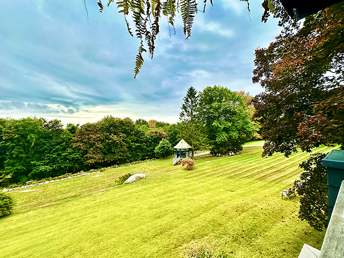 Talk about a million-dollar view! This lawn is so perfectly manicured, it makes Augusta National look like a kid's backyard.