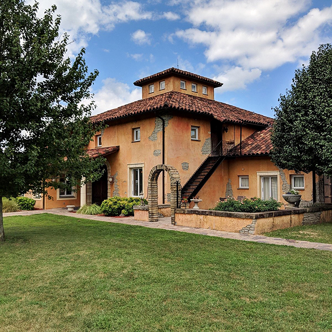 Tuscany called, it wants its villa back! This stunning winery brings a taste of Italian countryside to the heart of Illinois. Salute!