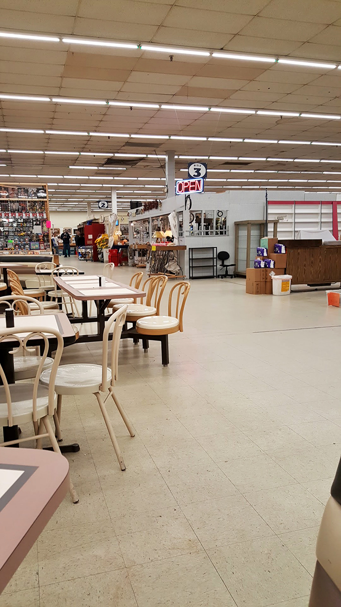 Rinky Dink's outdoor market: Where small town charm meets big time bargains. It's a riverside retail therapy session with a side of quirkiness.