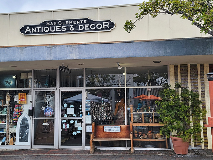 "Husband's Bench" spotted! A thoughtful resting spot for those dragged along on antiquing adventures.
