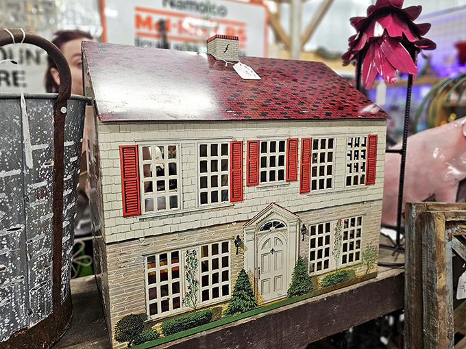 Honey, I shrunk the American Dream! This dollhouse is serving up miniature mid-century realness. Leave it to Beaver, indeed!