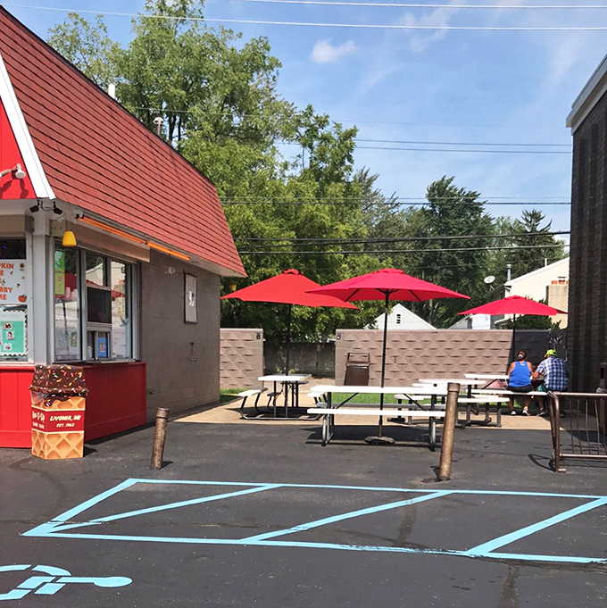 Al fresco ice cream feast! These outdoor seats are prime real estate for savoring your scoops under the Michigan sky.