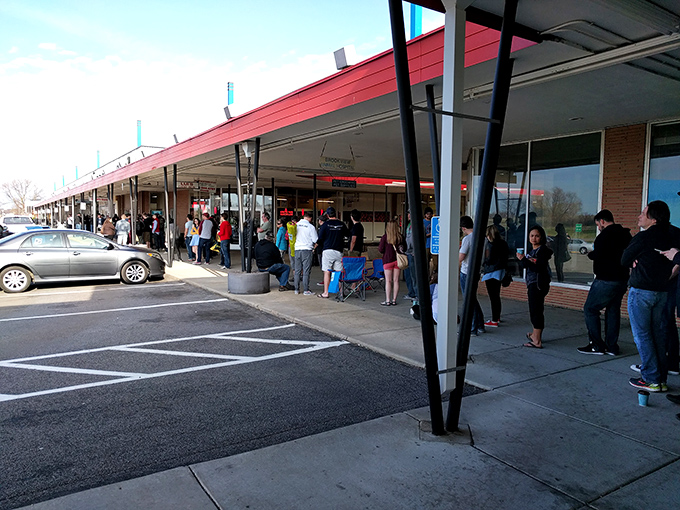 The line outside says it all - this place is more popular than free tickets to a Beatles reunion concert!